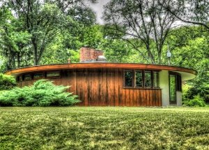 The benefits of round houses, Round house